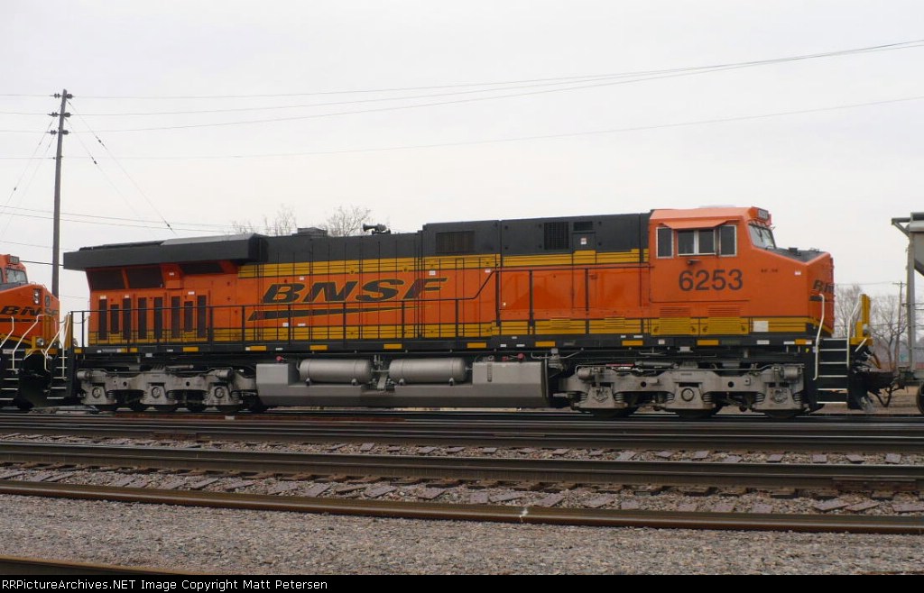 BNSF 6253